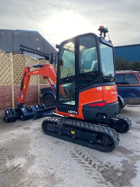 3 ton kubota Digger - Miles Hire