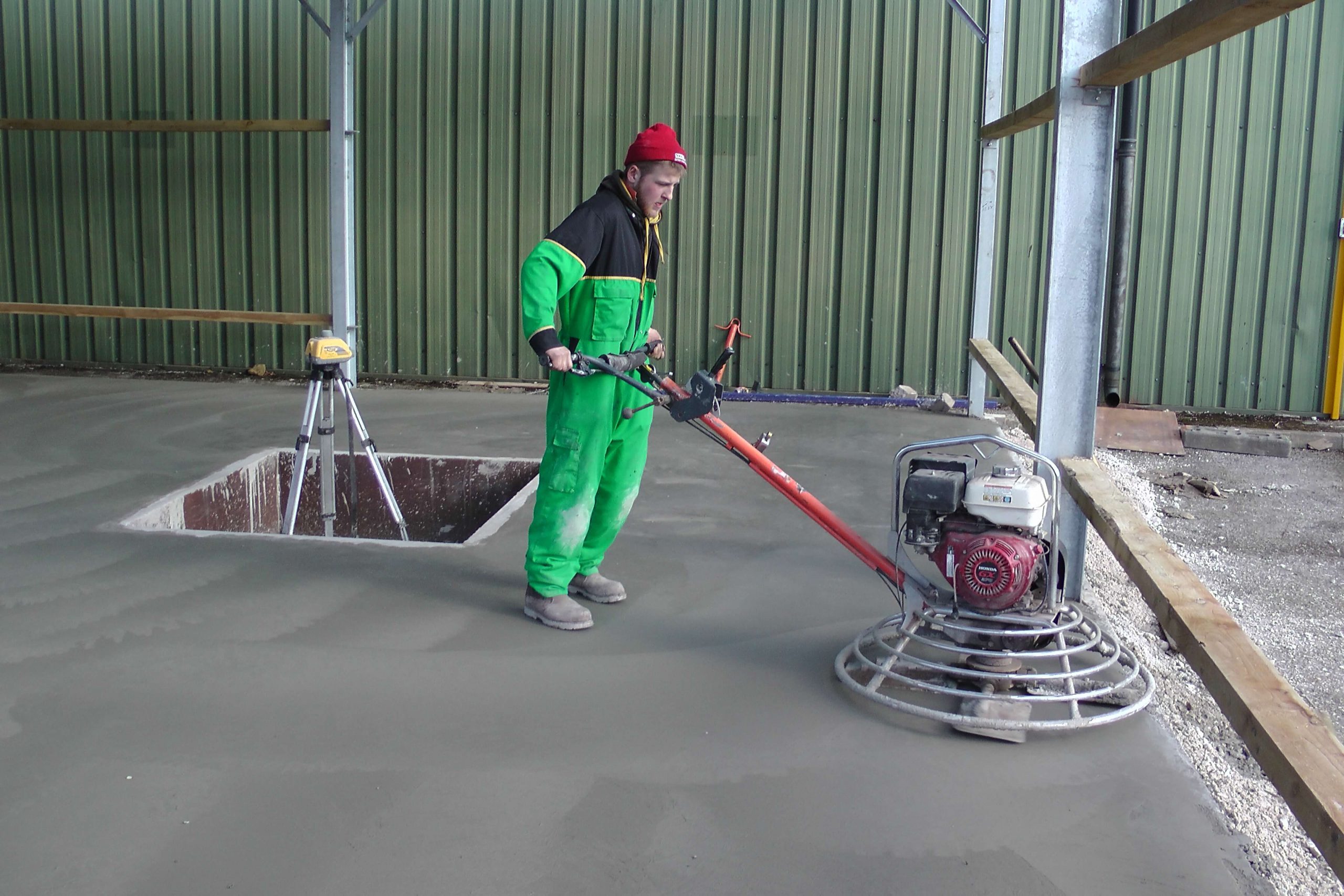 Power trowel float - Miles Hire