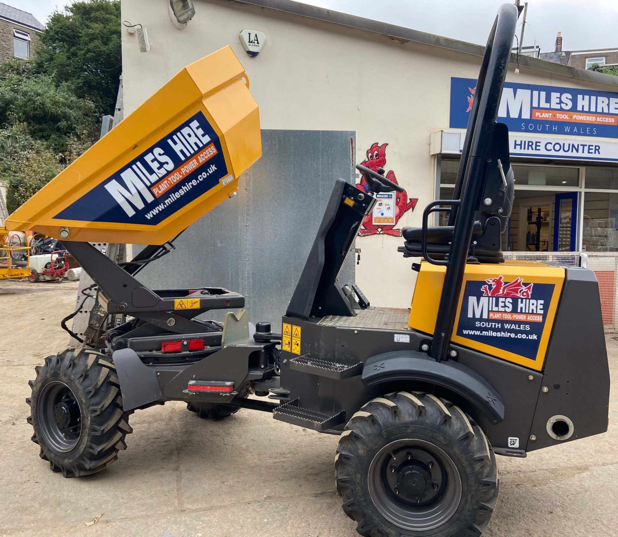 2 Ton Hi Lift Swivel Dumper - Miles Hire