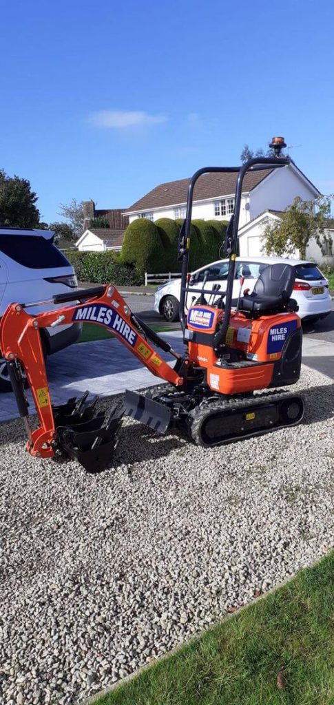 Micro digger 0.8 ton - Miles Hire
